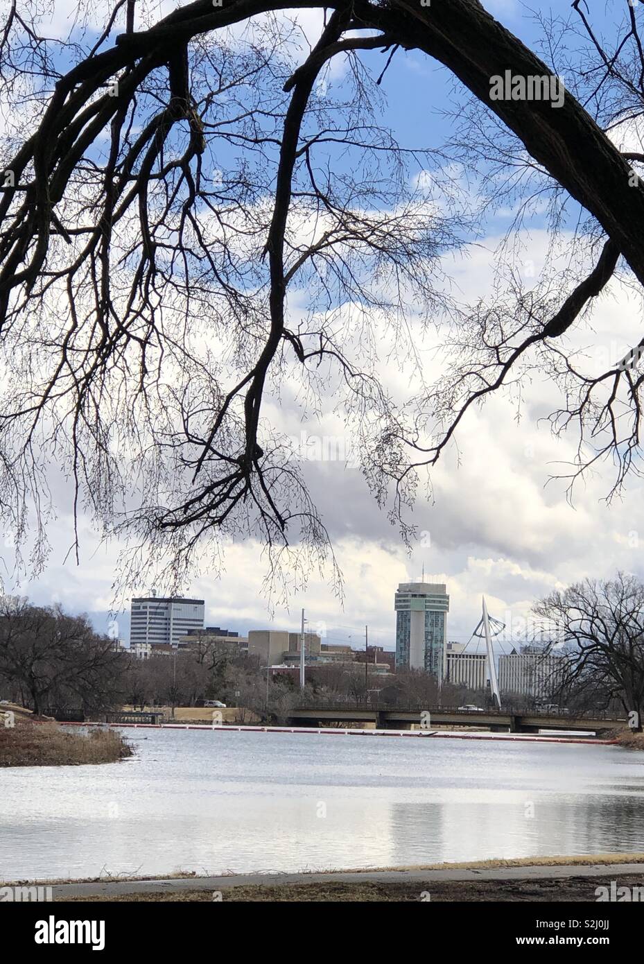 Cities with rivers hi-res stock photography and images - Alamy
