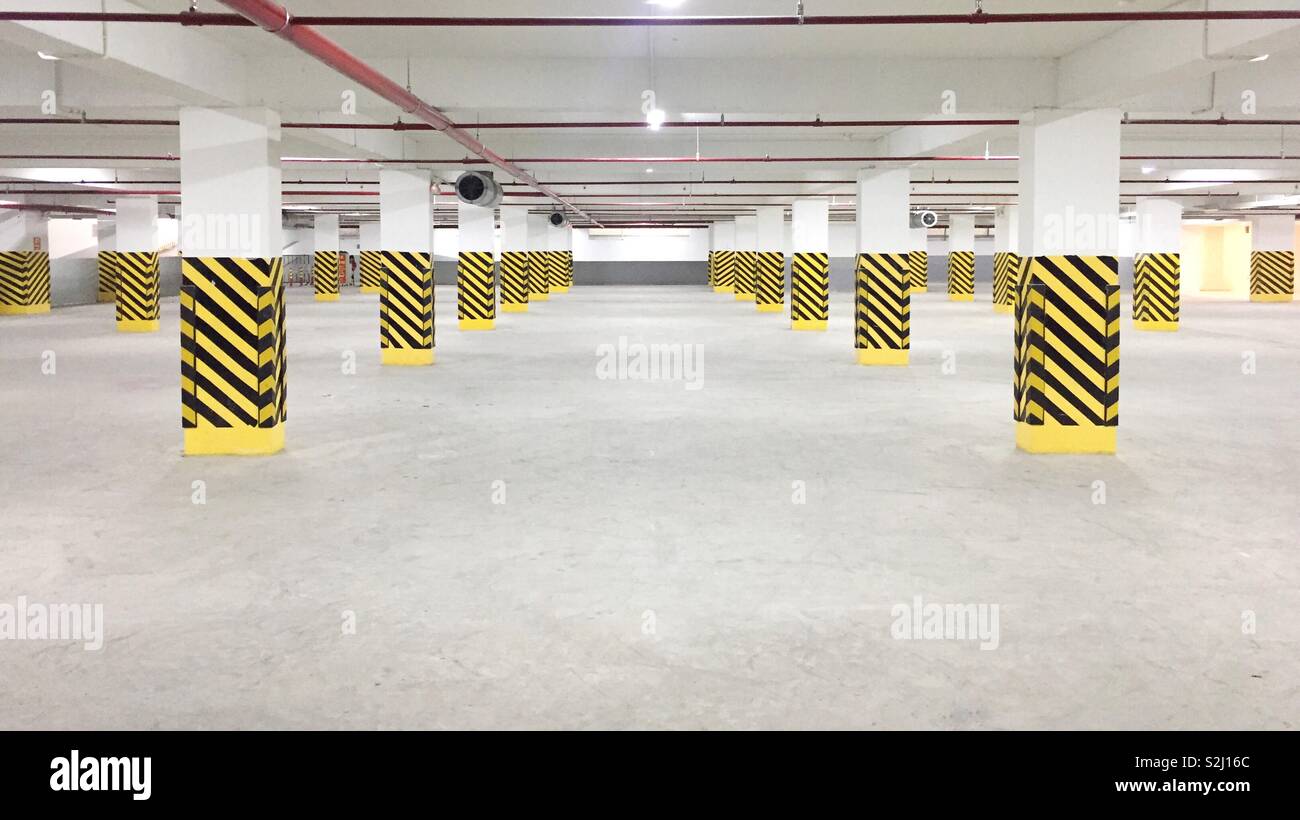 Empty underground parking lot hi-res stock photography and images - Alamy