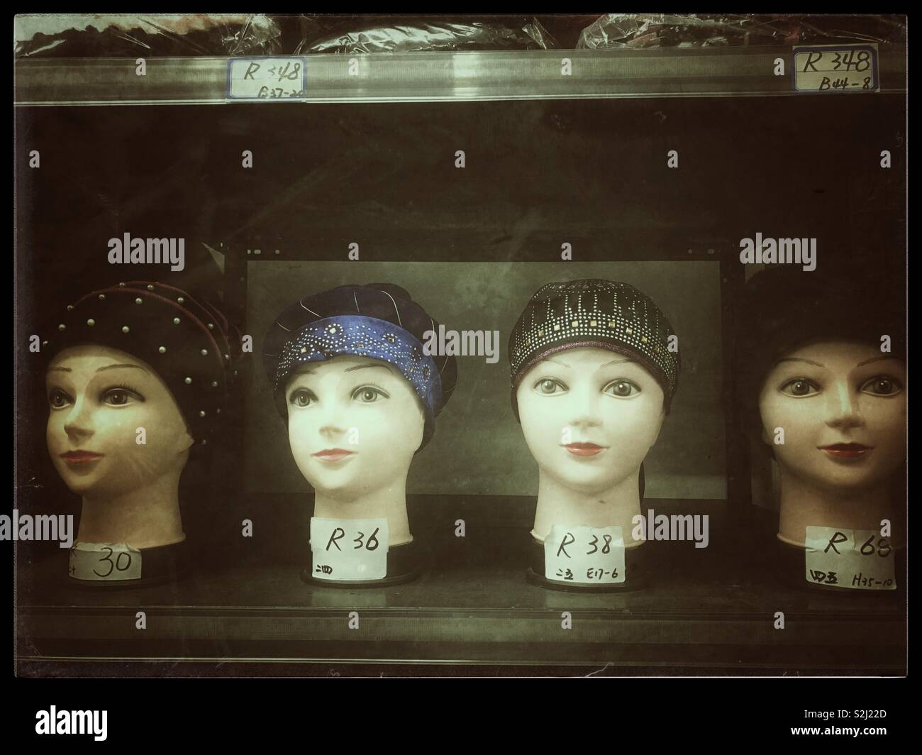 Row of mannequin heads with hats for sale Stock Photo - Alamy