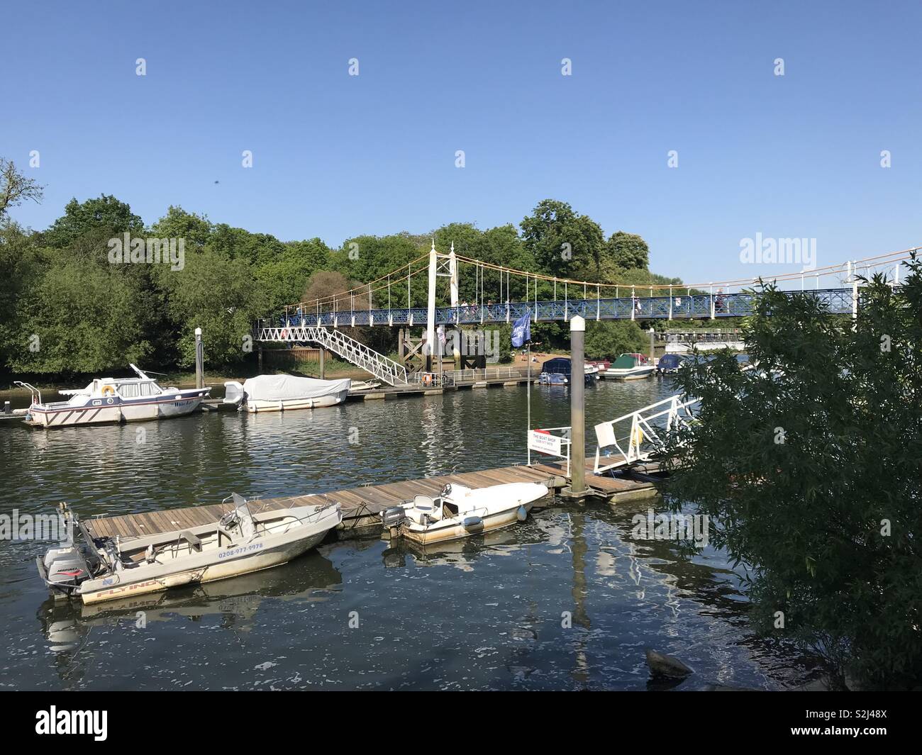 Teddington Bridge High Resolution Stock Photography and Images - Alamy