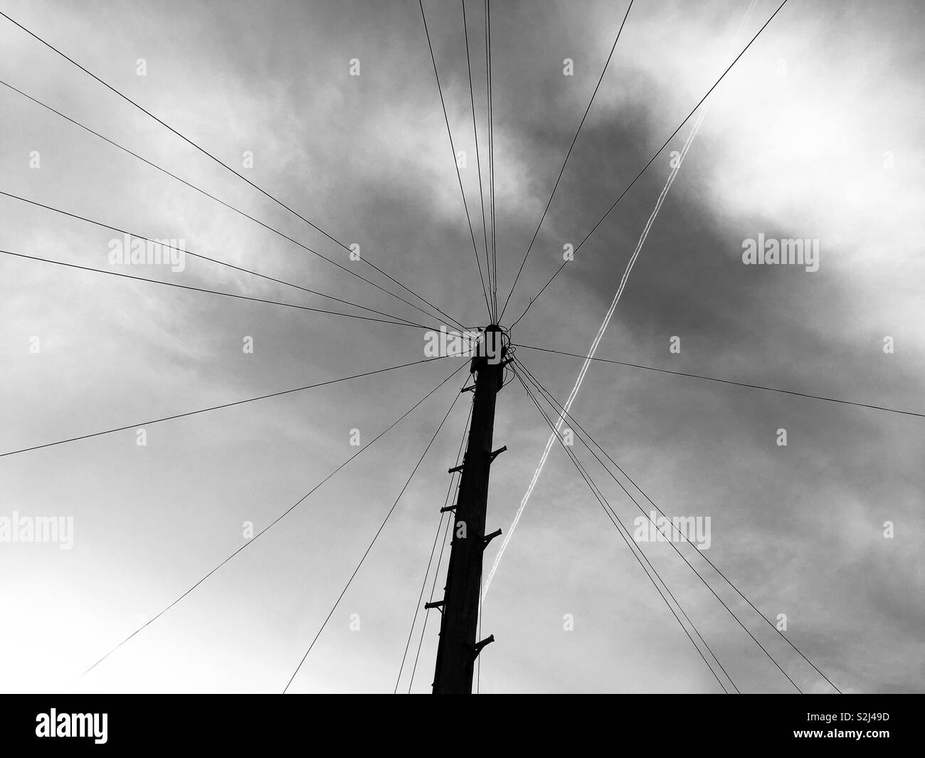 Wires and pylon hi-res stock photography and images - Alamy