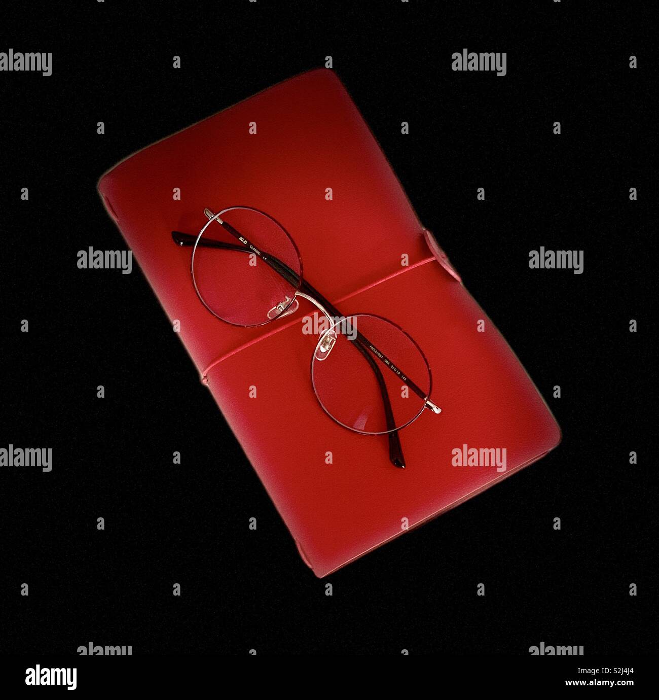 Red color glass hi-res stock photography and images - Alamy