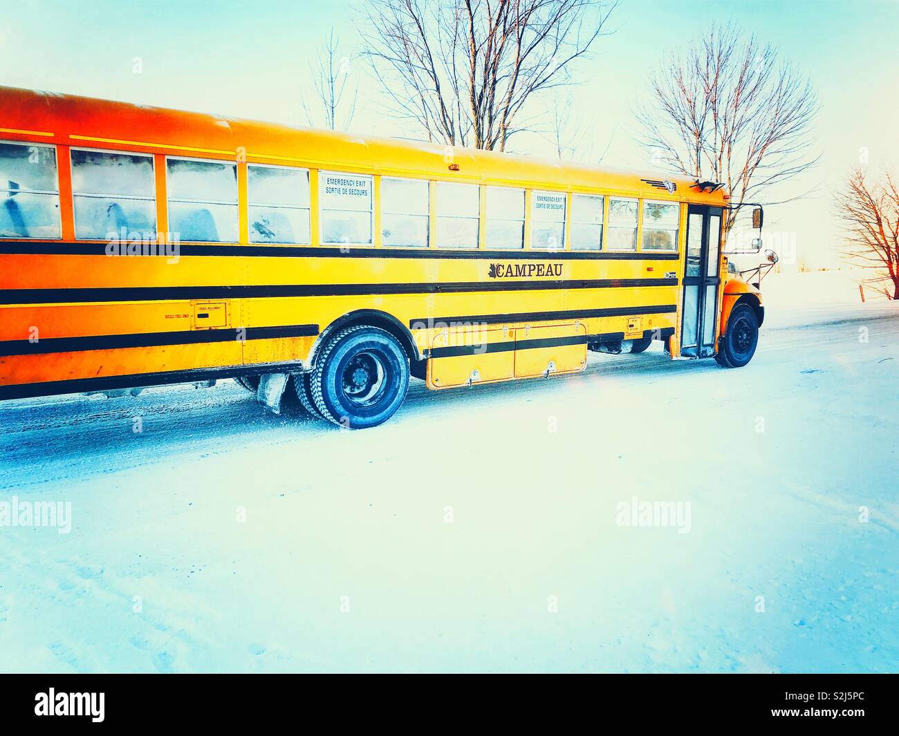Canadian school bus hi-res stock photography and images - Alamy