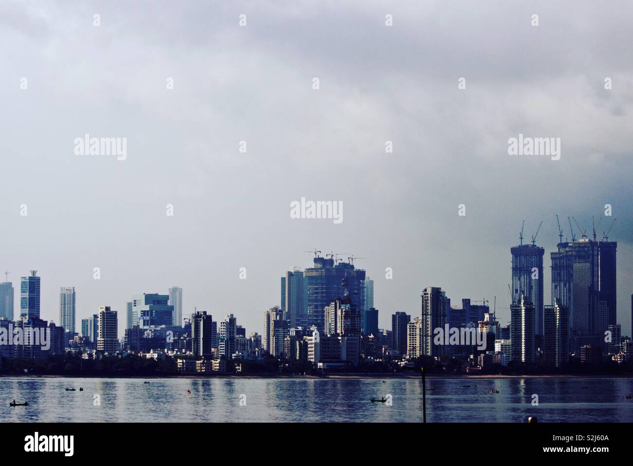 Mumbai sea shore hi-res stock photography and images - Alamy