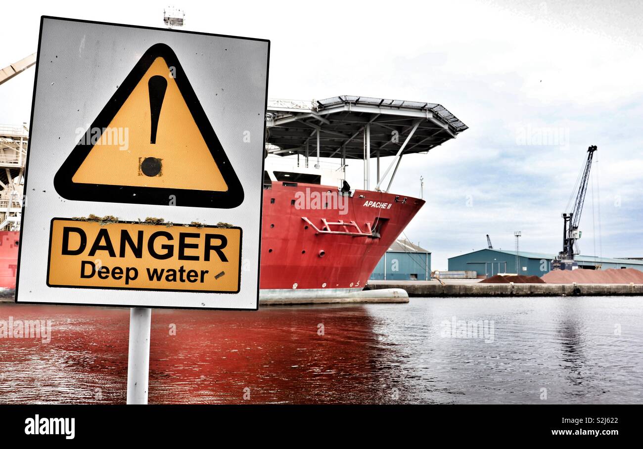 Ship warning hi-res stock photography and images - Alamy