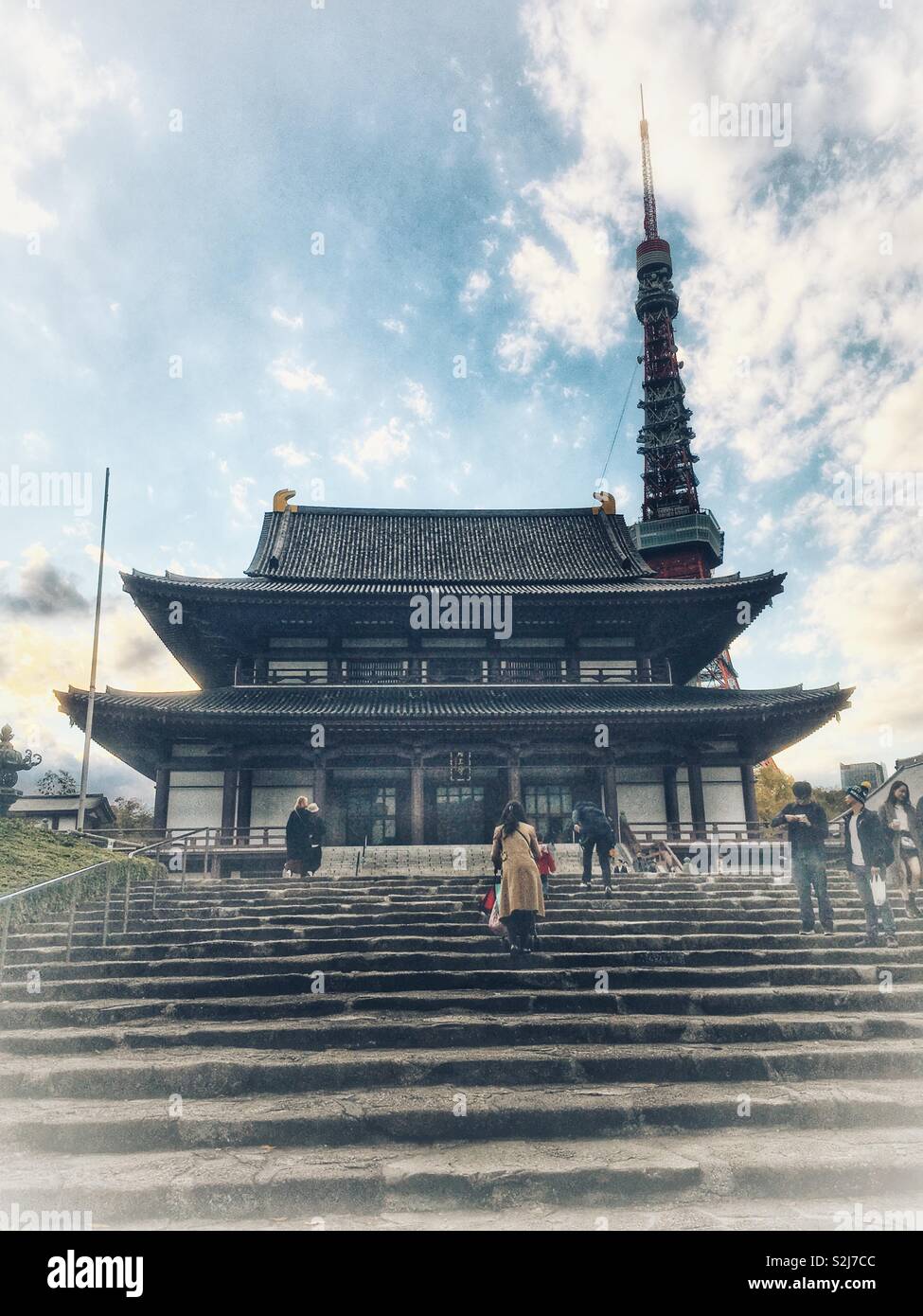 Zojoji temple hi-res stock photography and images - Alamy