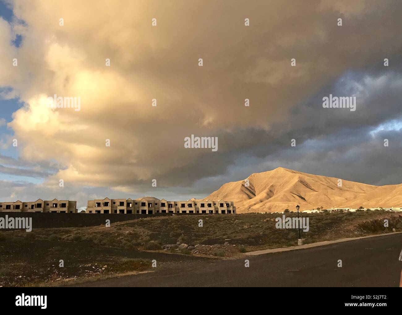 Golden road hi-res stock photography and images - Alamy