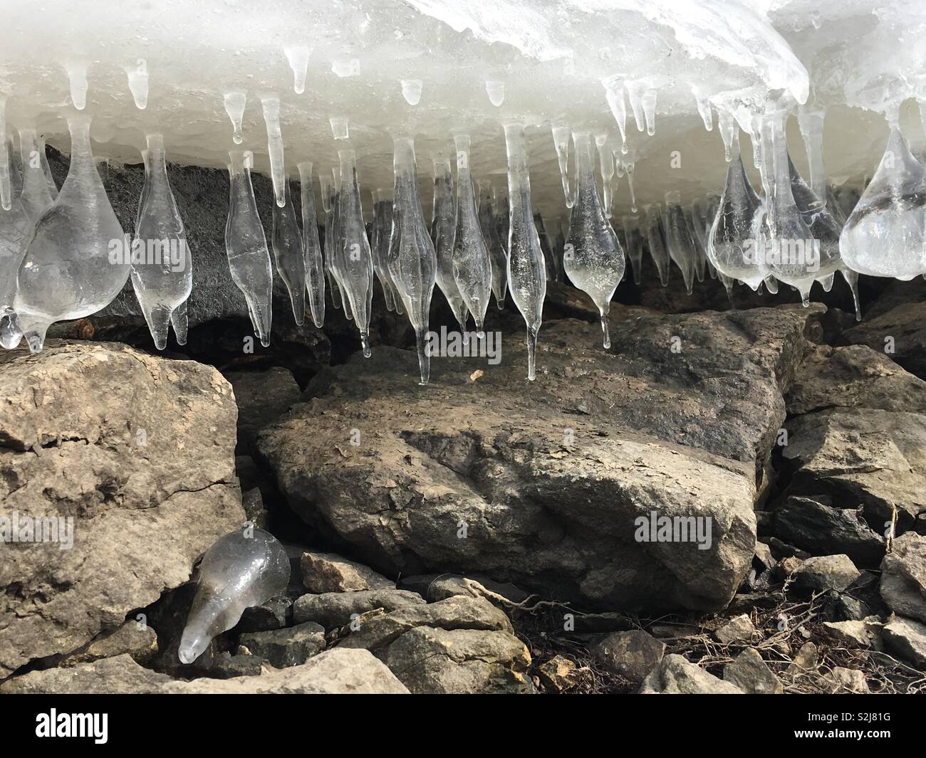 Hanging Icicles Stock Photos & Hanging Icicles Stock Images - Alamy