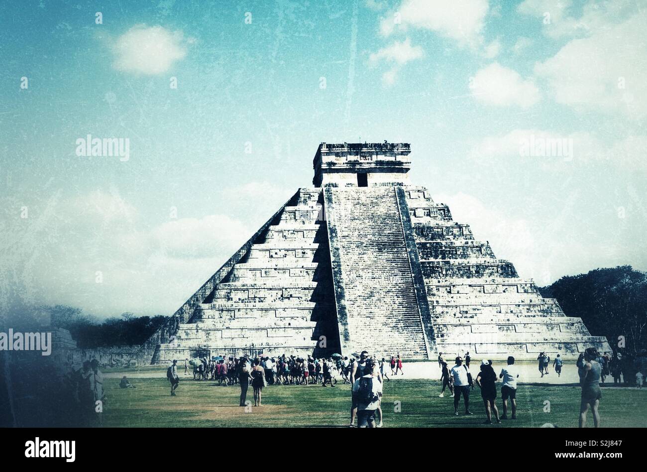El Castillo Temple of Kukulcan in Chichen Itza, yucatan, mexico Stock ...