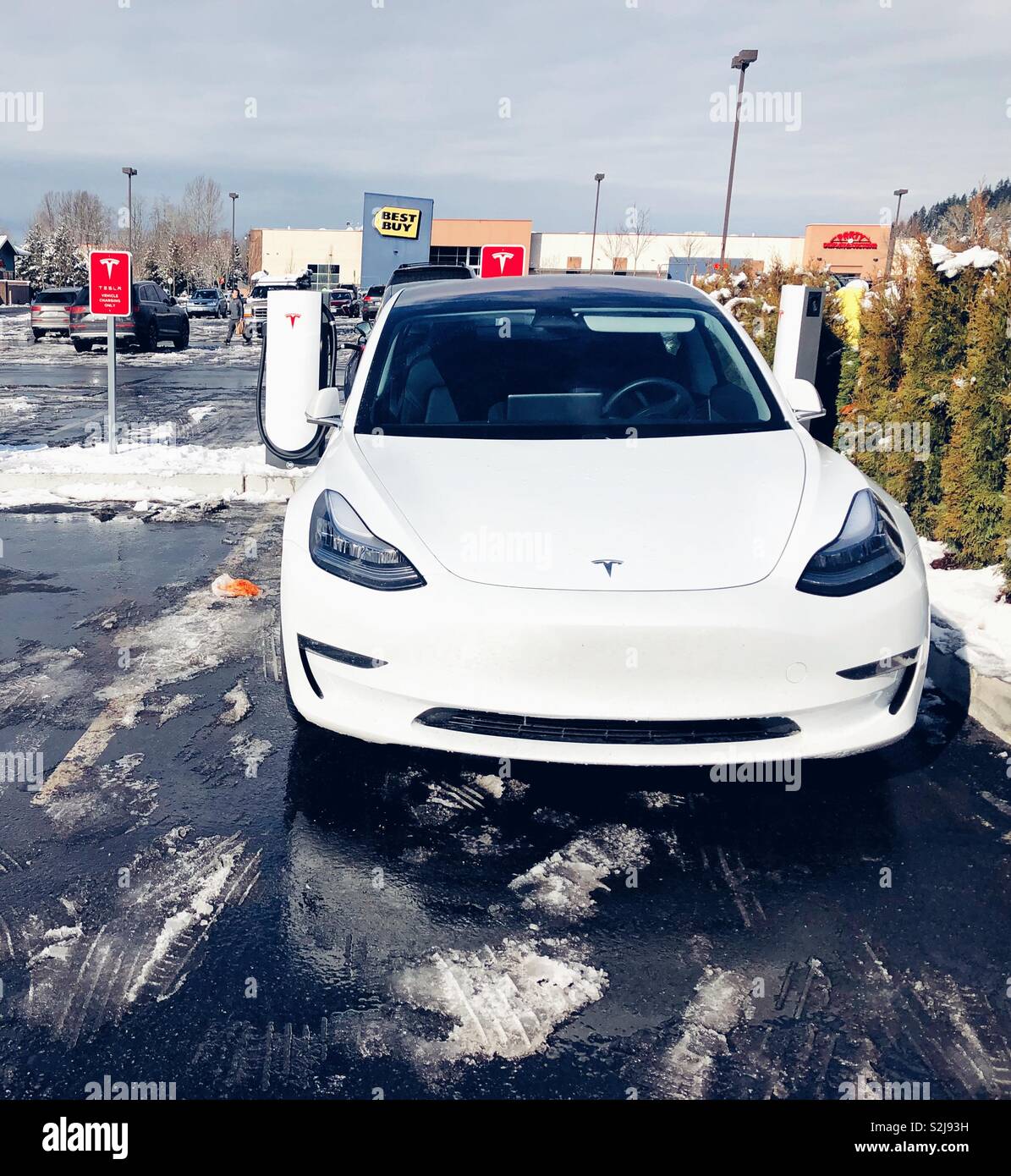 Tesla parked hi-res stock photography and images - Alamy