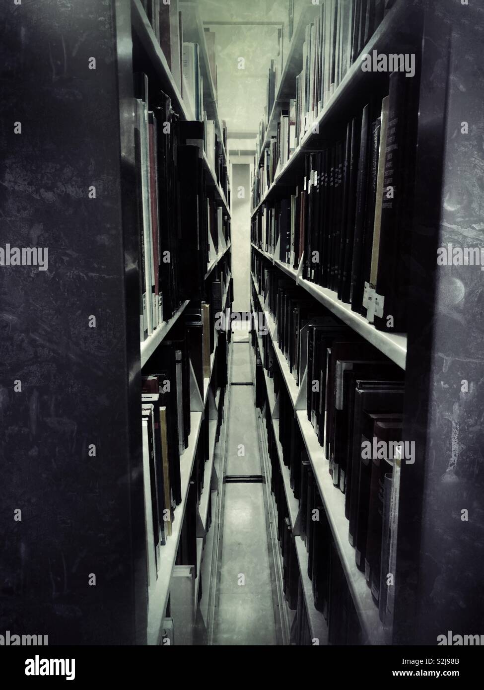 Narrow Gap High Resolution Stock Photography and Images - Alamy