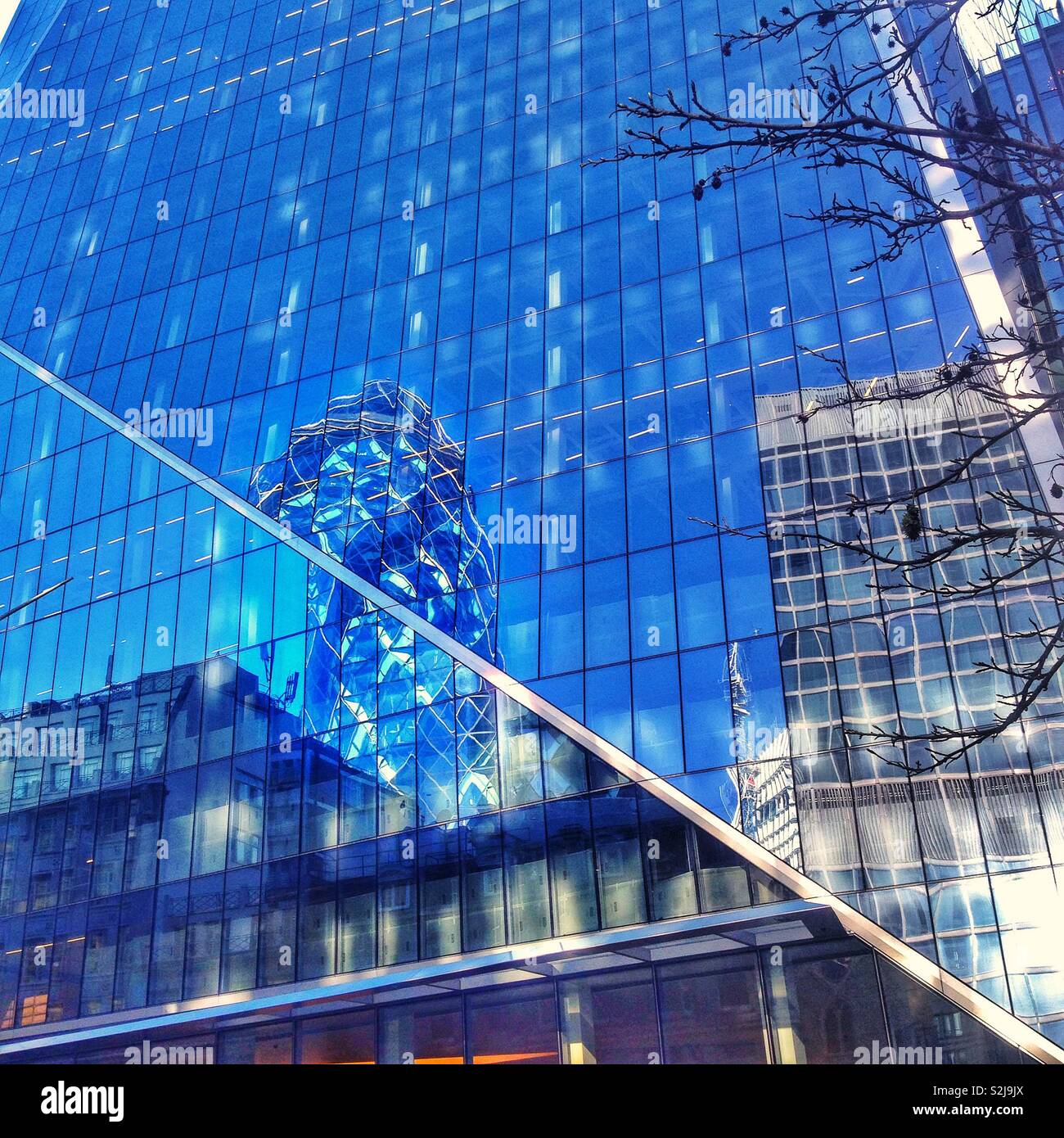 Reflection in gherkin windows hi-res stock photography and images - Alamy