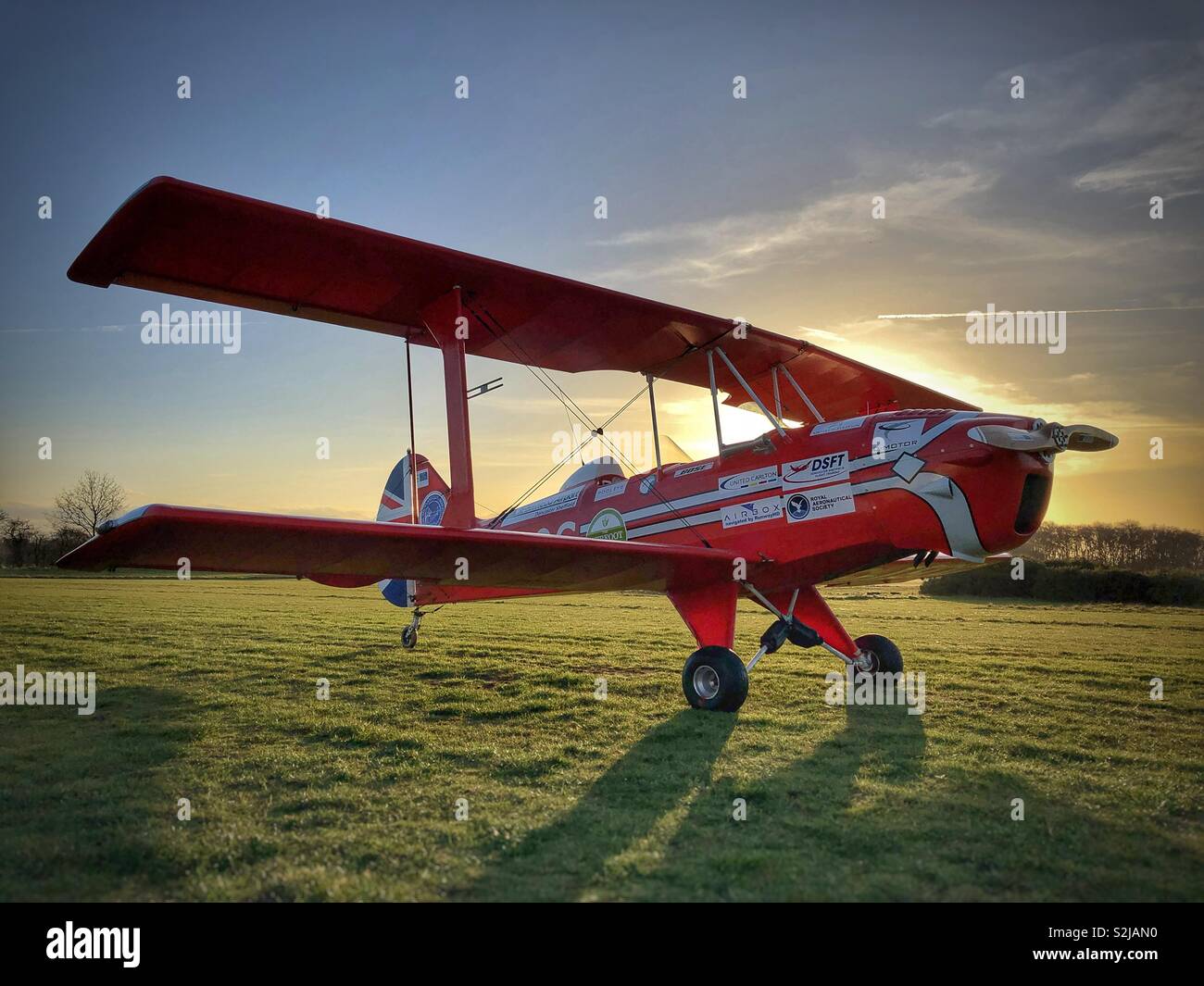 Red sunny sunset on smartphone stock photos and images - Alamy