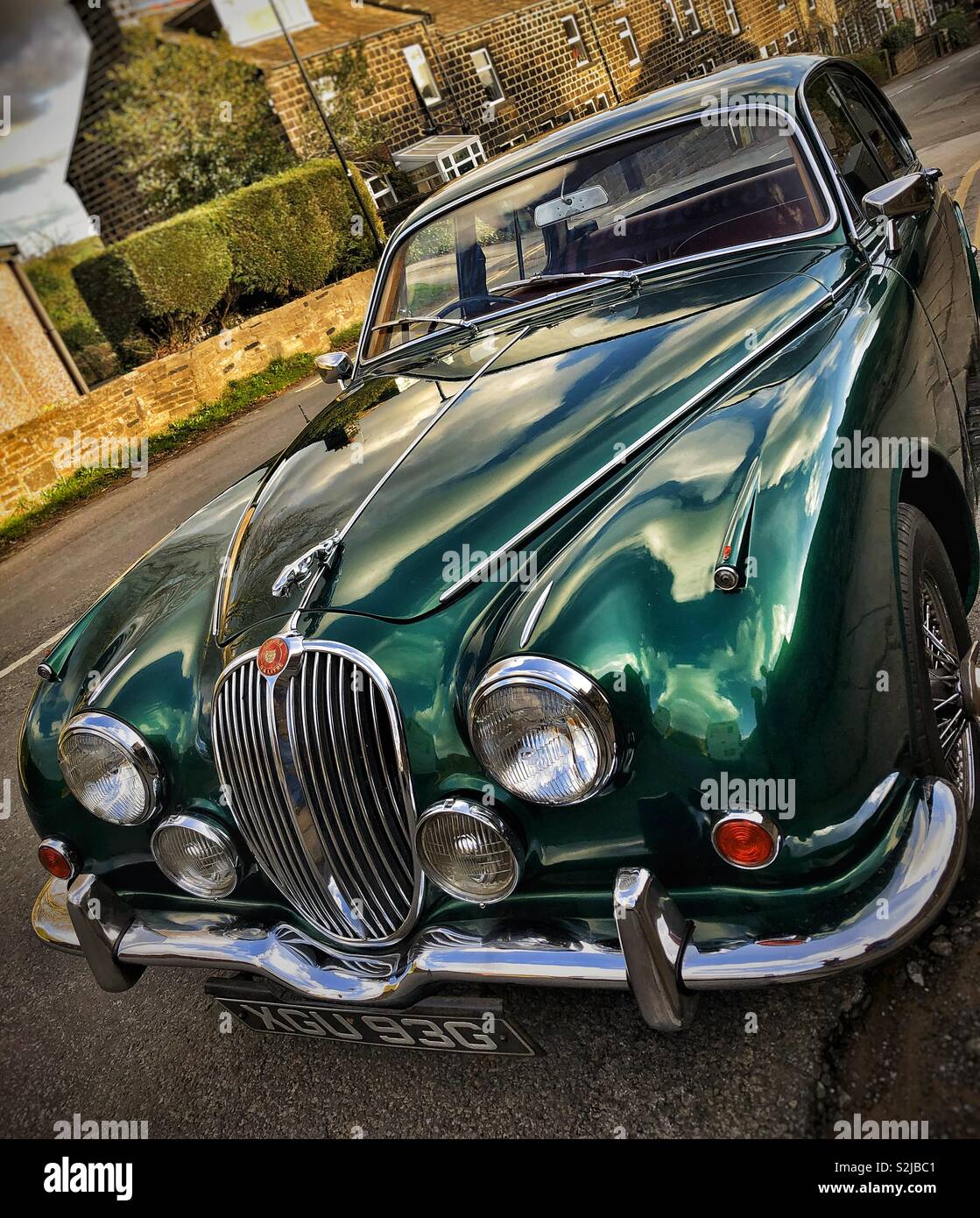 Jaguar 4.2 classic car Stock Photo - Alamy