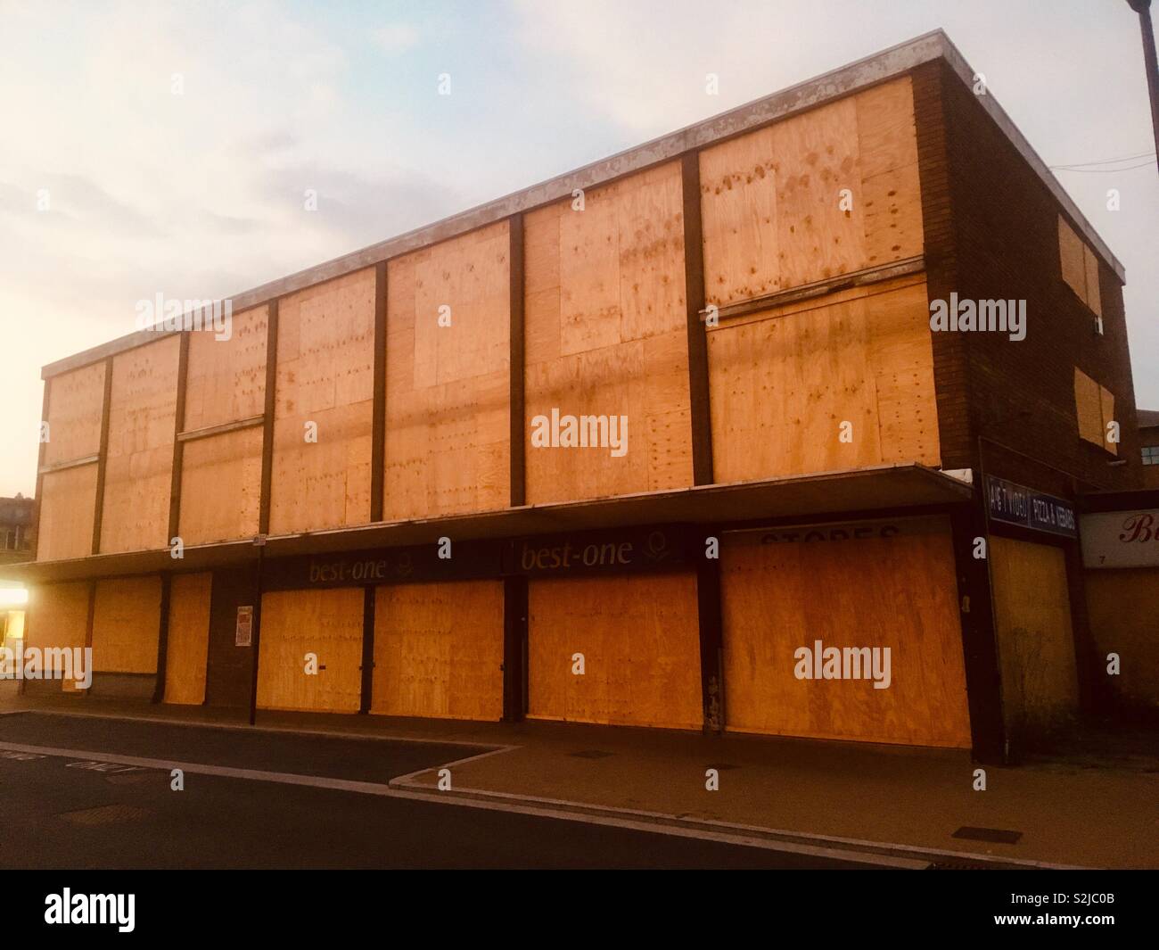 Boarded Up Building Stock Photos & Boarded Up Building Stock Images - Alamy