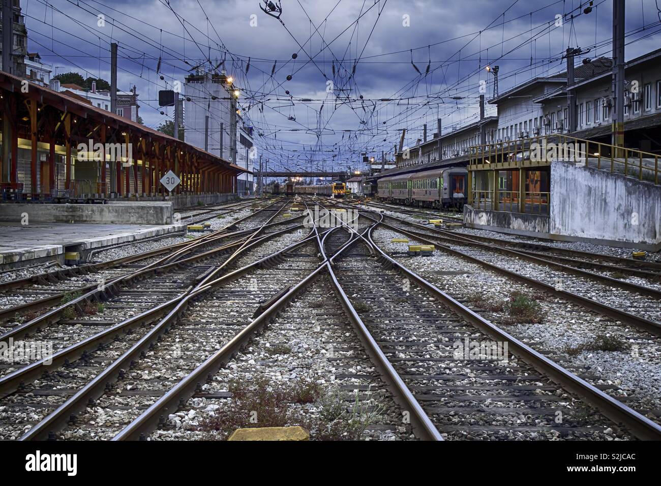 Empty arrivals hi-res stock photography and images - Alamy