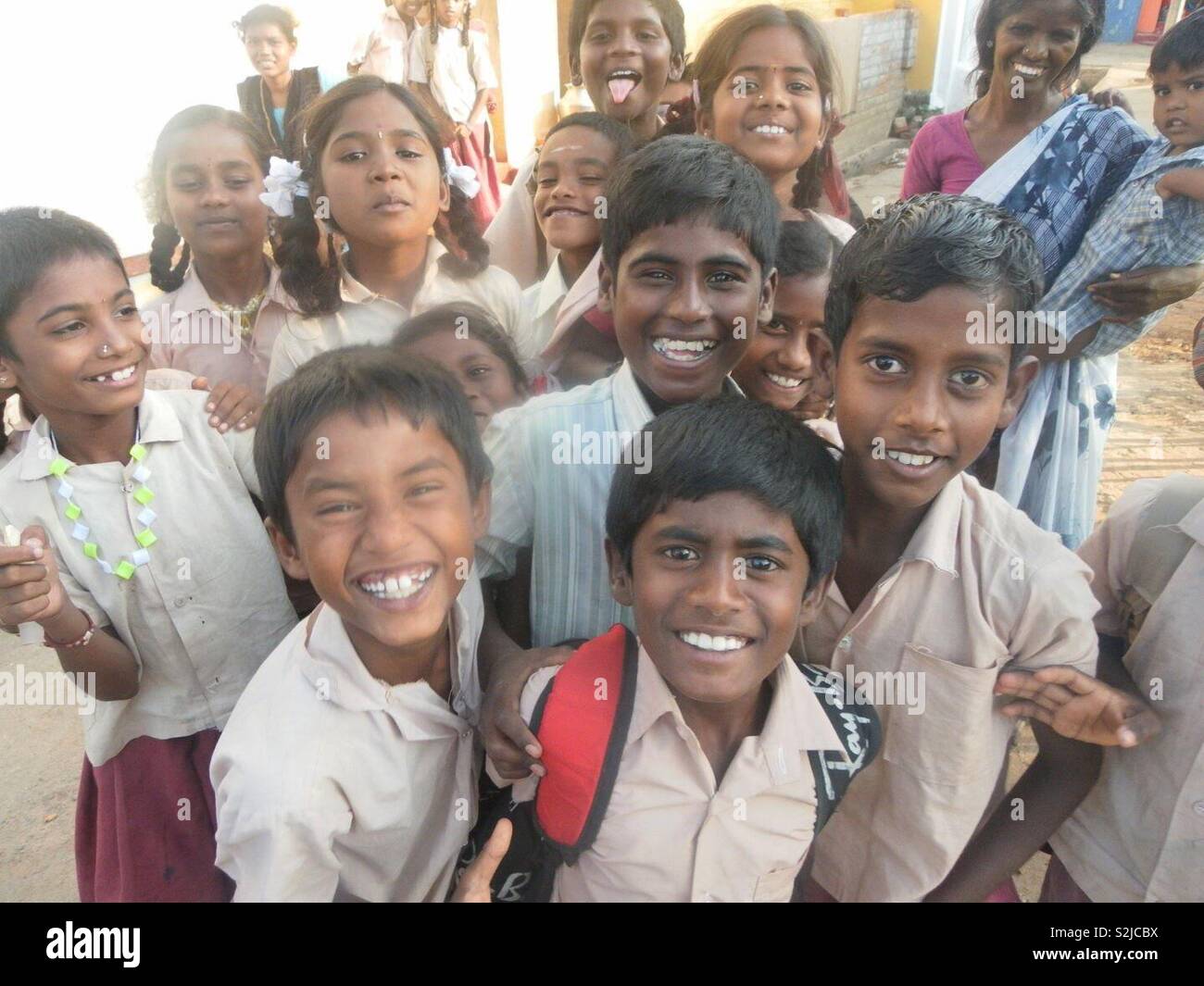 Smiling indian children hi-res stock photography and images - Alamy