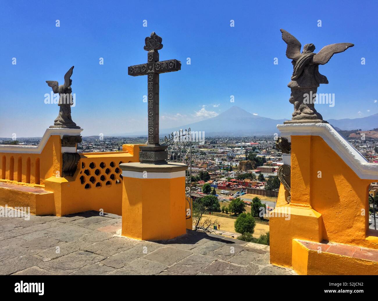 Popocatepetl volcano hi-res stock photography and images - Alamy