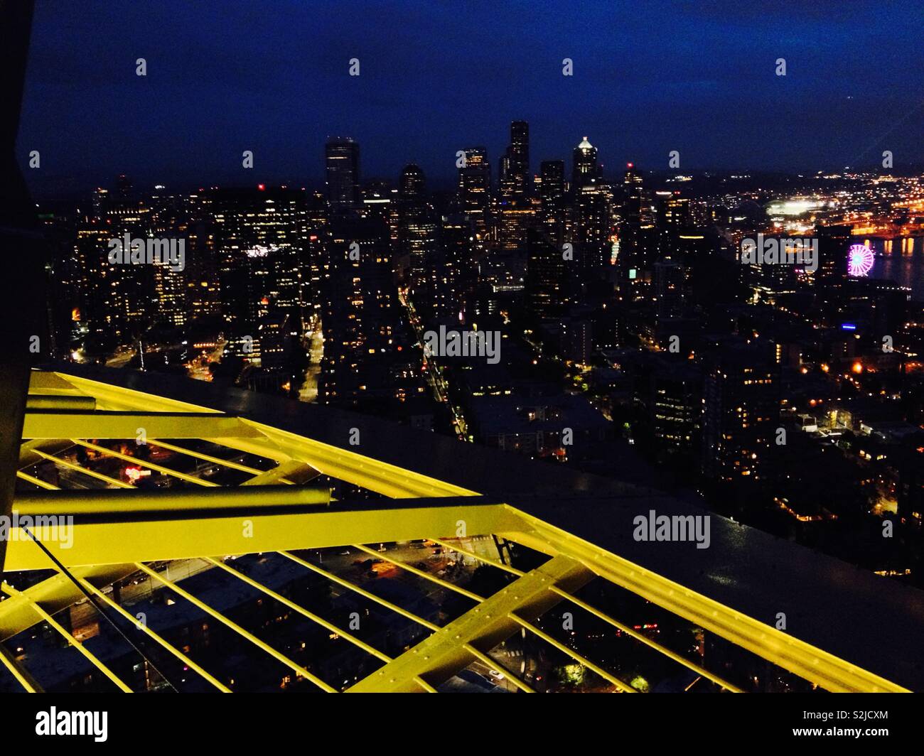 Seattle skyline on top of the Space Needle Stock Photo - Alamy