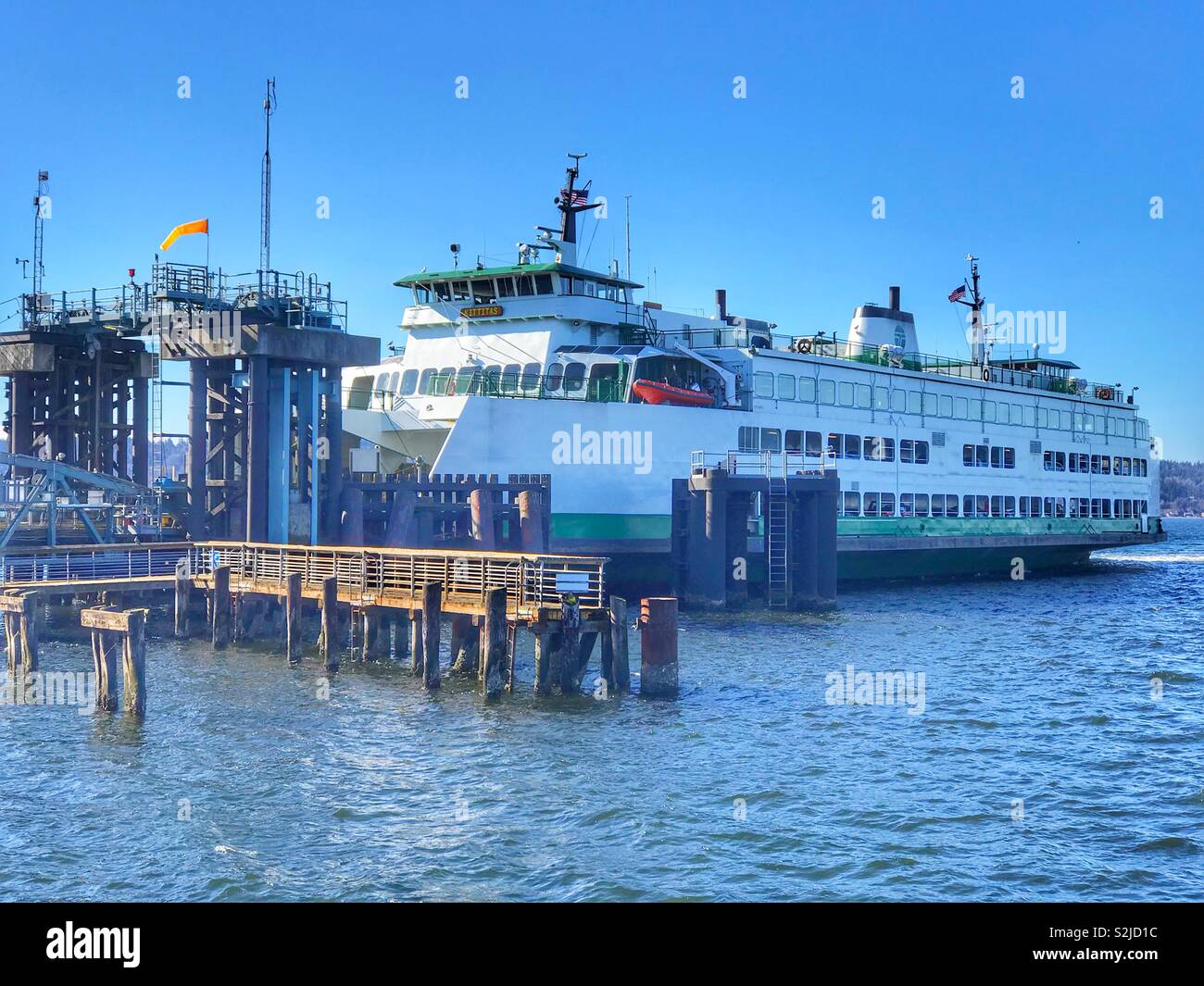 Car ferry docking hi-res stock photography and images - Alamy