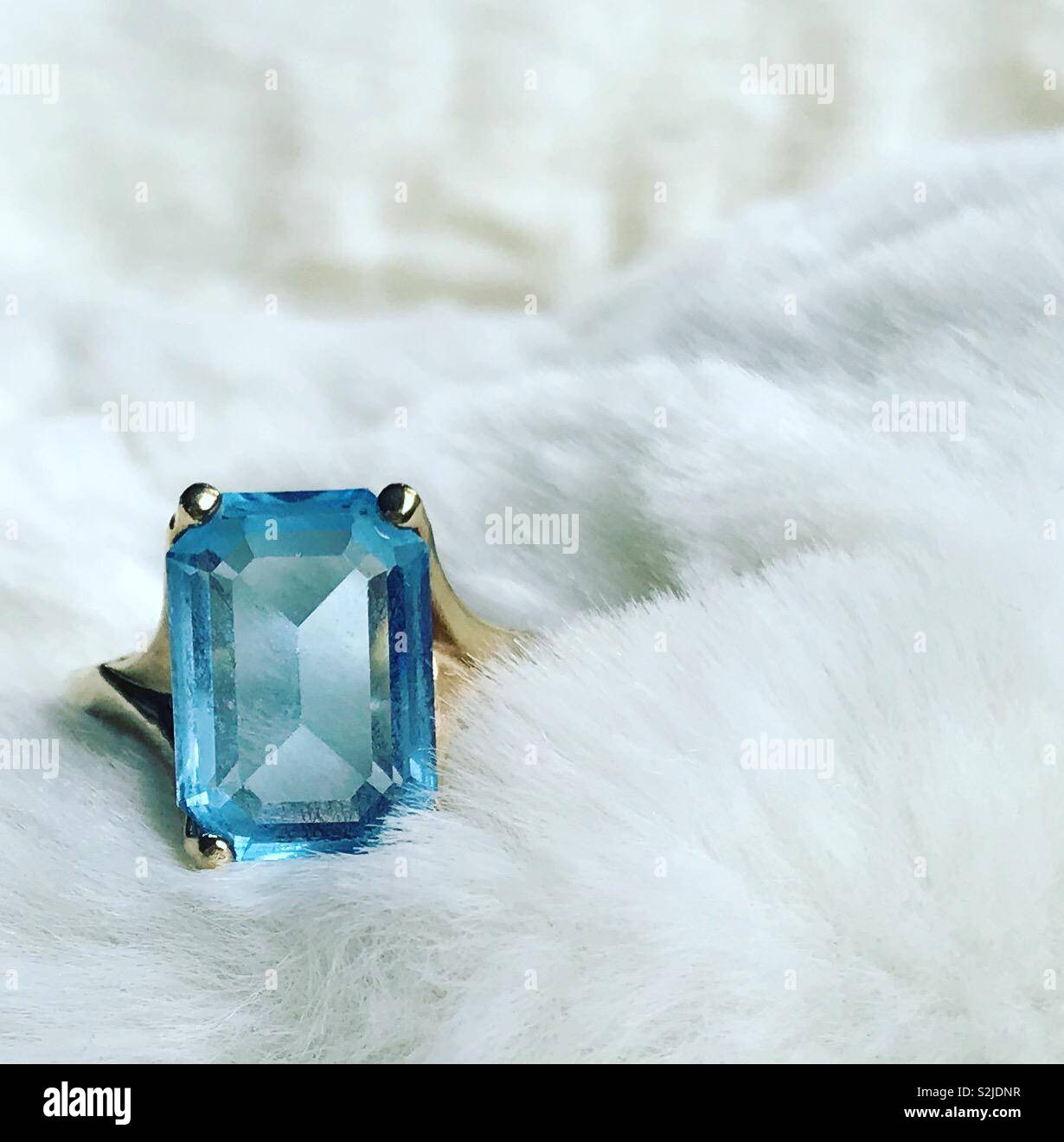 Luxury blue hi-res stock photography and images - Alamy