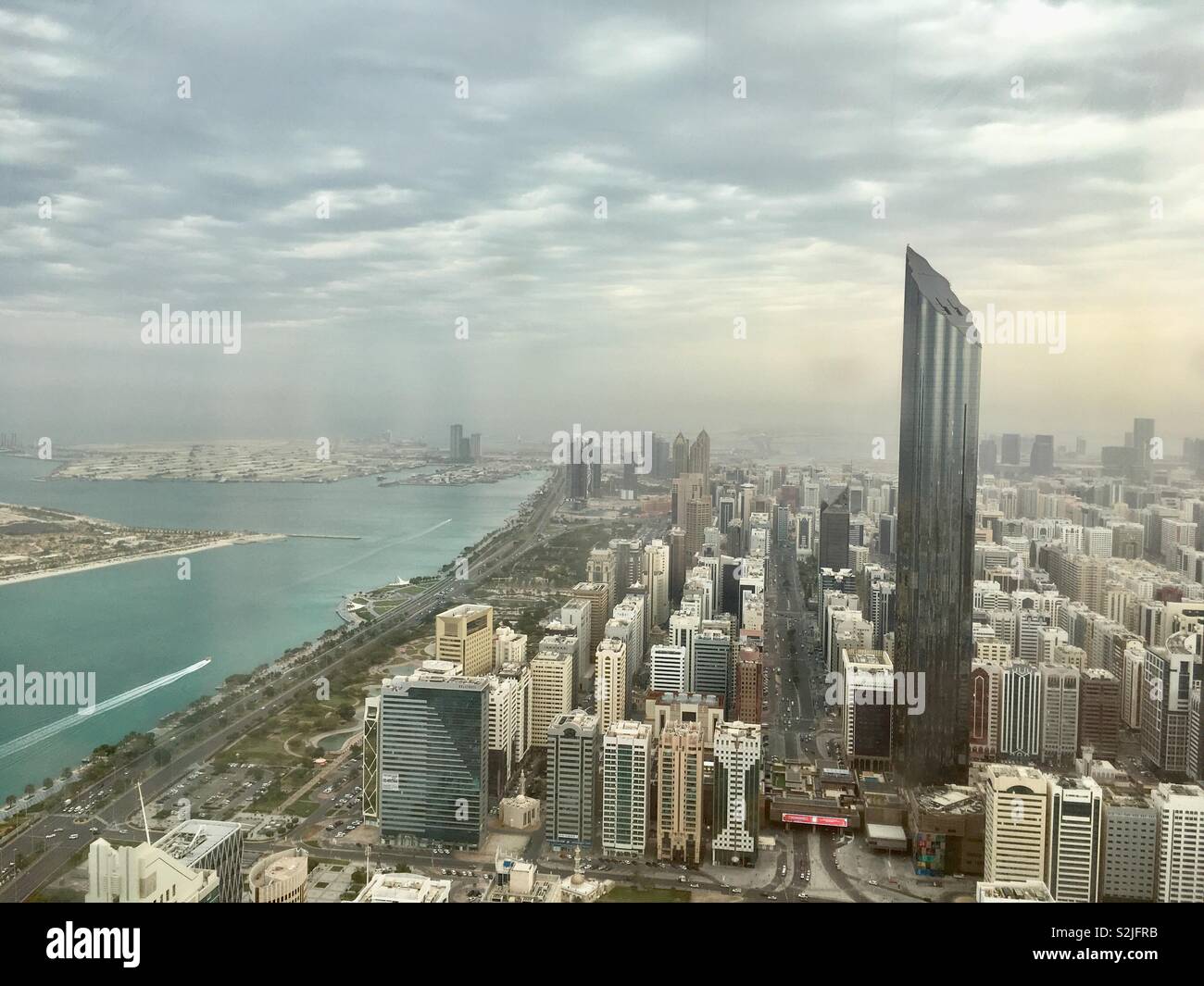 Abu dhabi skyline hi-res stock photography and images - Alamy