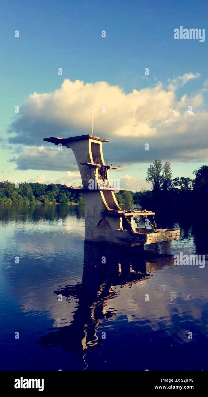 Diving board at coate water swindon hi-res stock photography and images ...