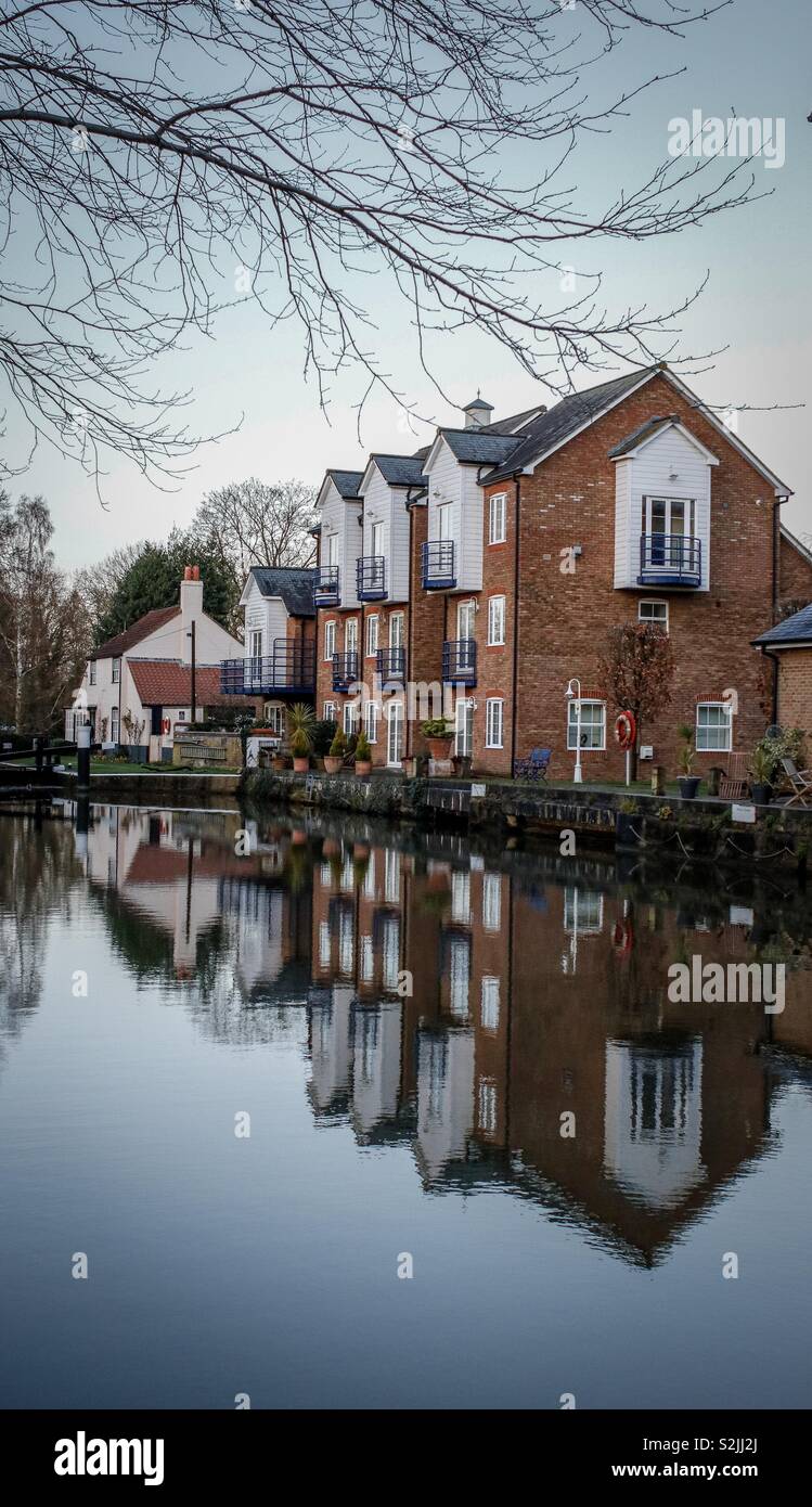Thames lock weybridge hi-res stock photography and images - Alamy