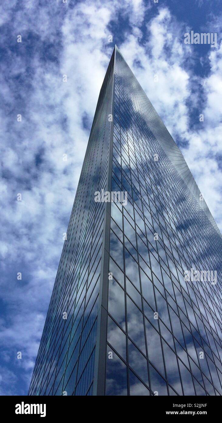 Dentsu building tokyo hi-res stock photography and images - Alamy