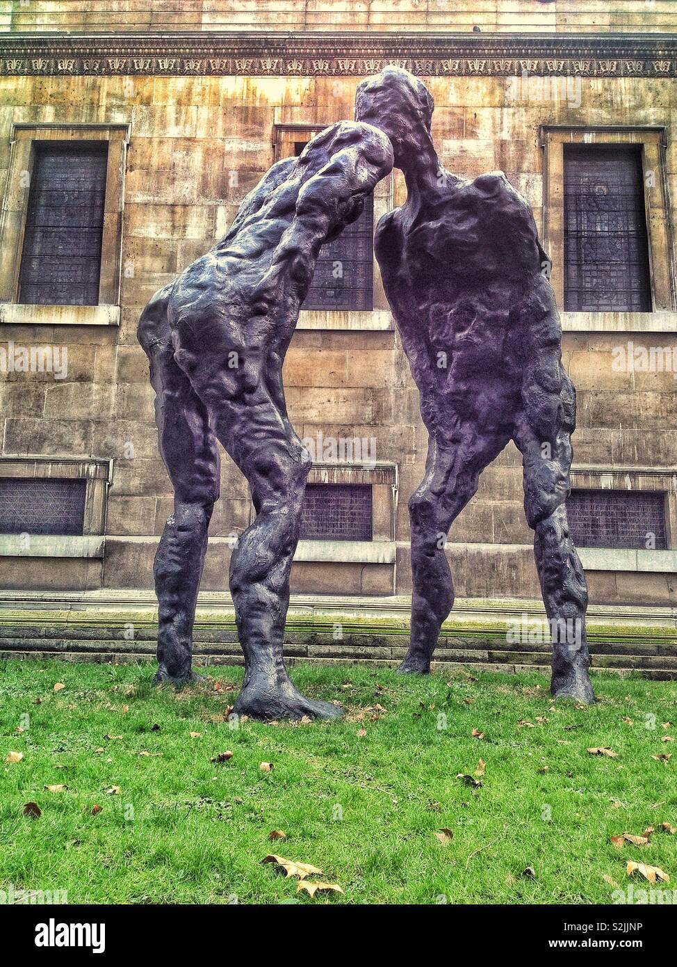The 6 metre high modern sculpture, 'Alien', by David Breuer-Weil, in St ...