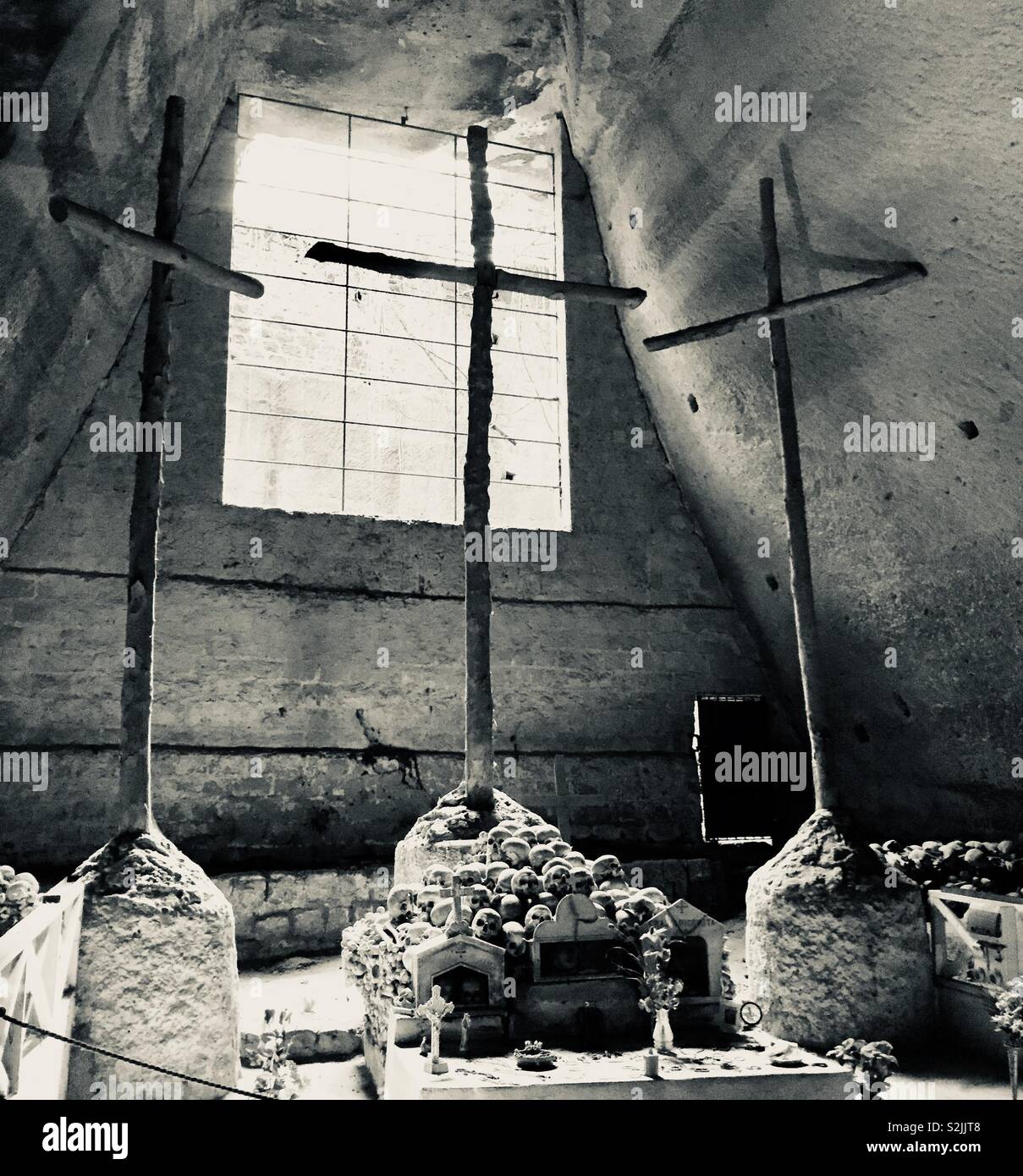 Graveyard human remains hi-res stock photography and images - Alamy