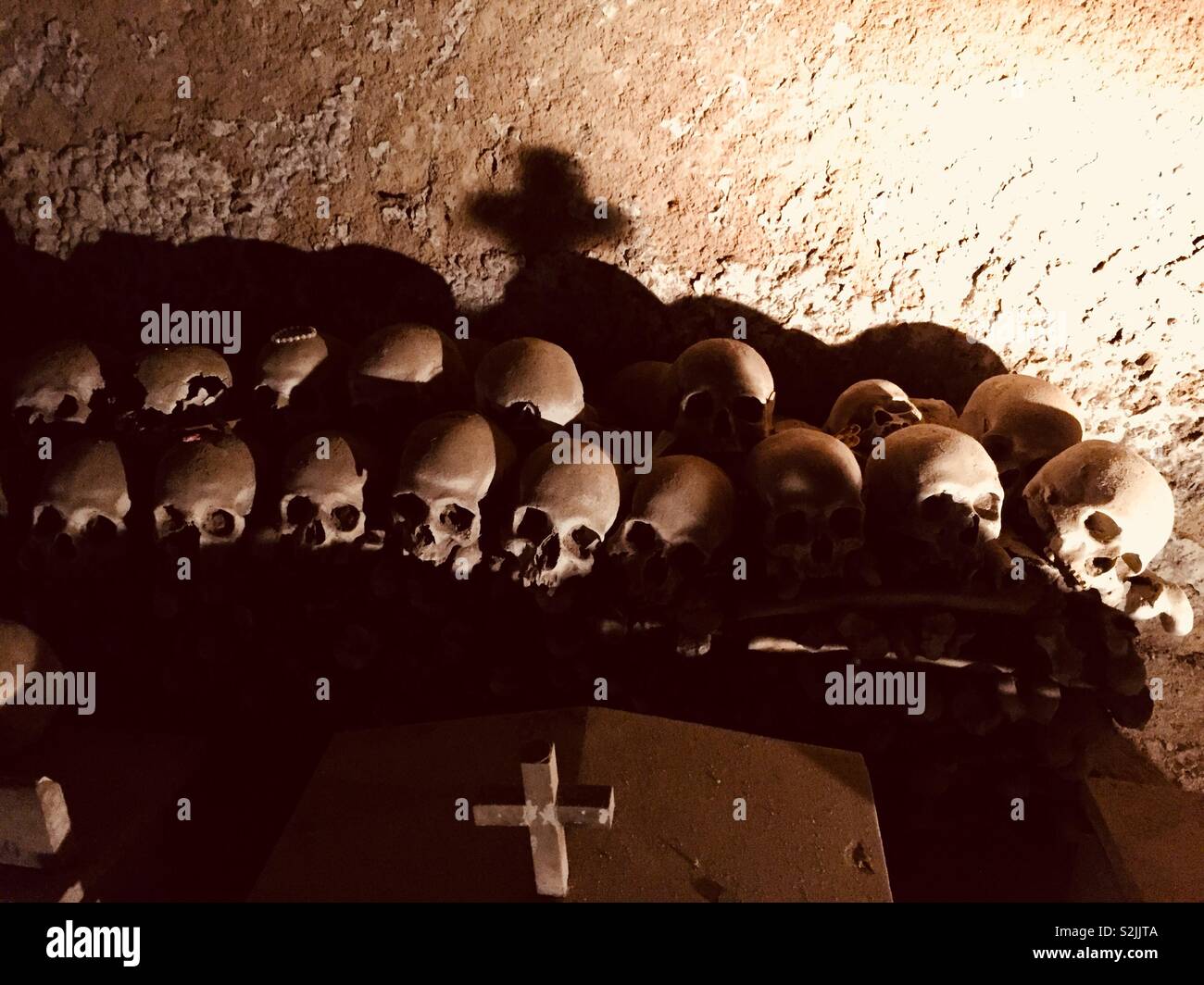 Skulls in catacomb Stock Photo - Alamy