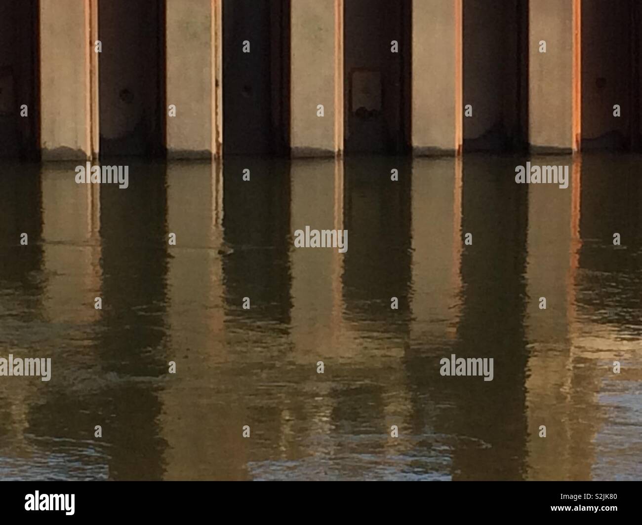 Reflection of water wall hi-res stock photography and images - Alamy