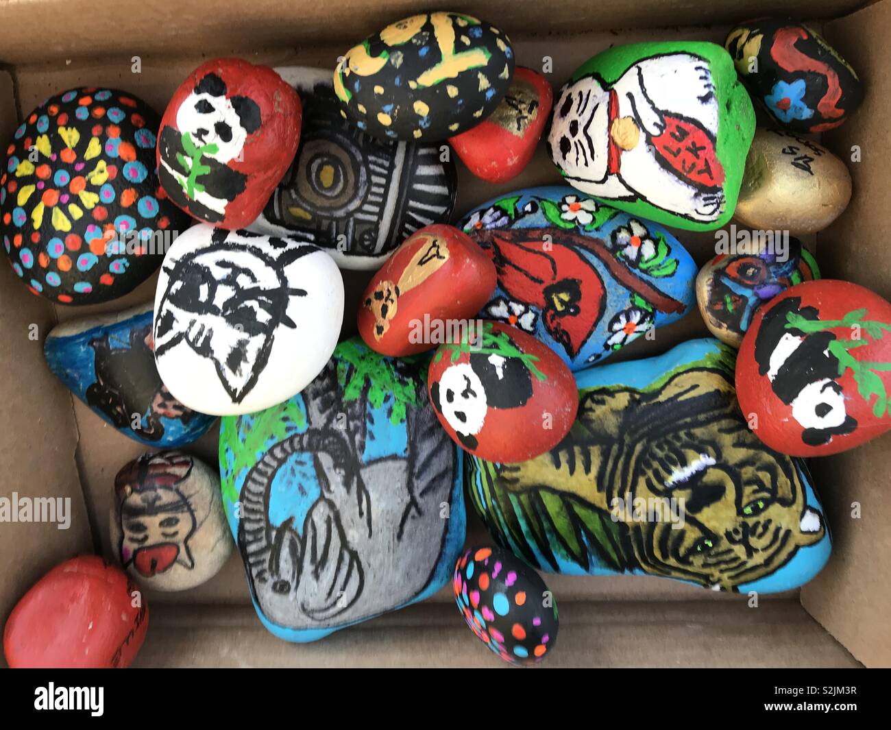 Painted rocks hi-res stock photography and images - Alamy