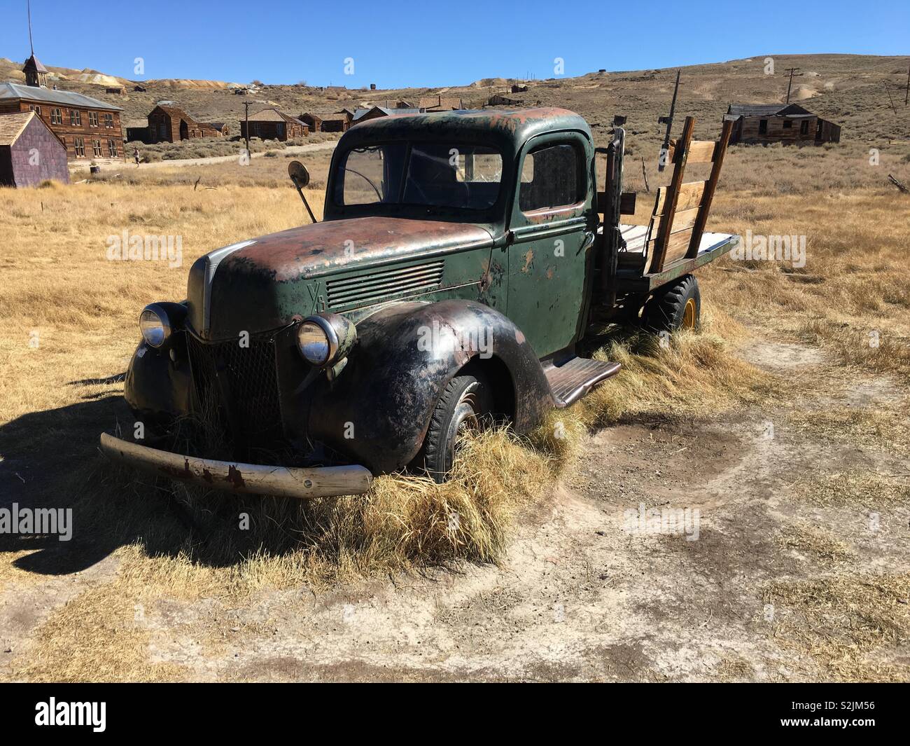 Old man car automobile hi-res stock photography and images - Alamy