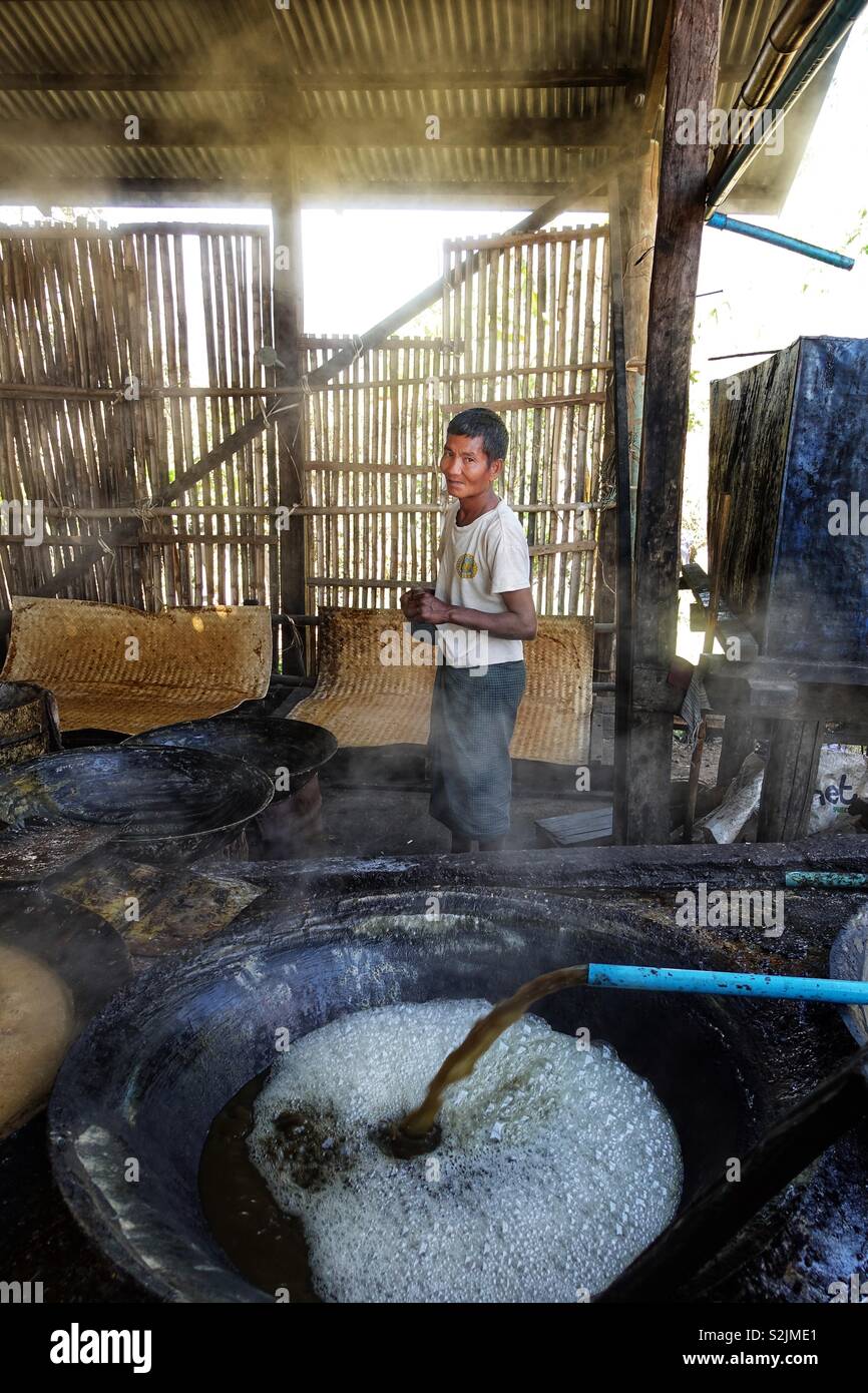 Boiling the sugar cane juice hi-res stock photography and images - Alamy