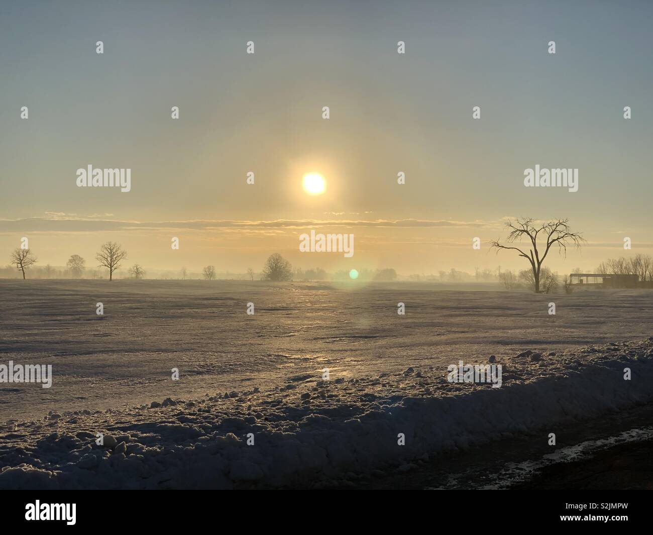 Sunrise over farm field hi-res stock photography and images - Alamy
