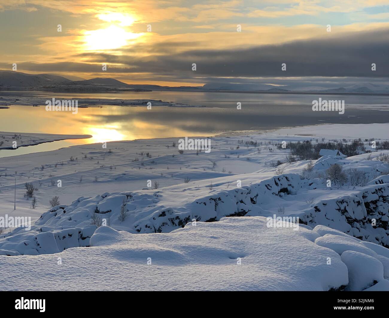 Sunshine and snow hi-res stock photography and images - Alamy