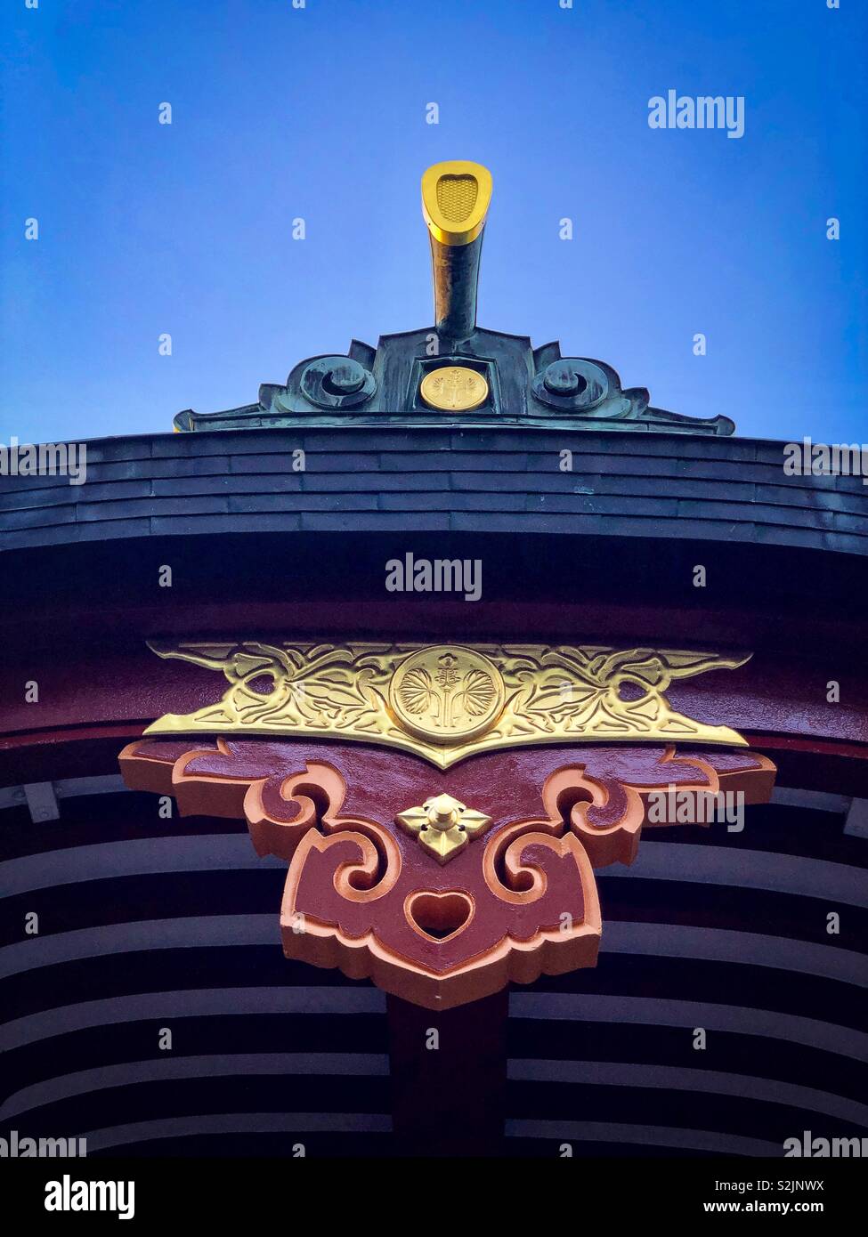 Japan temple roof hi-res stock photography and images - Alamy