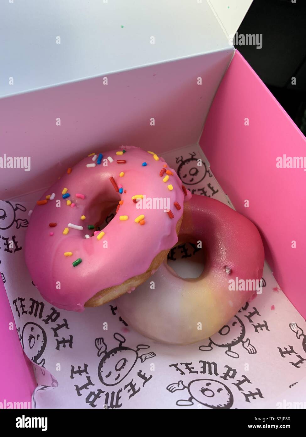 Pink sprinkle donut hi-res stock photography and images - Alamy