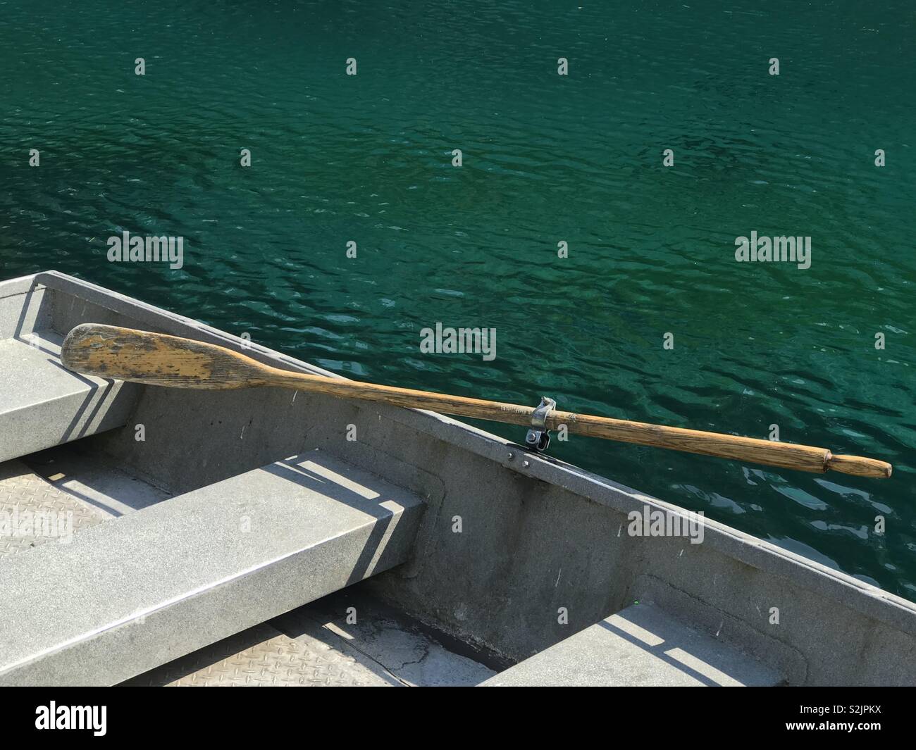 Green rowing boat on water hi-res stock photography and images - Alamy