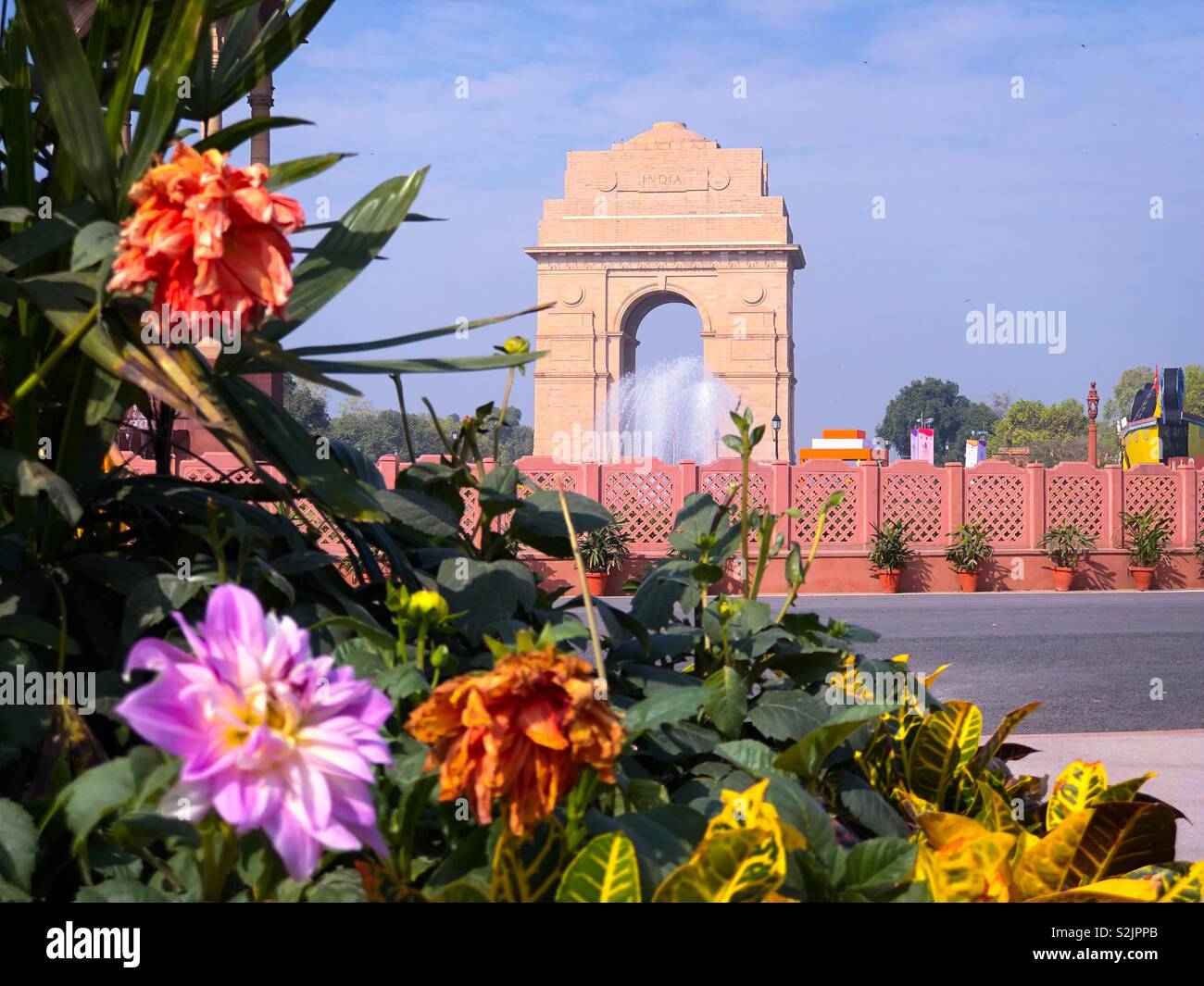 The fountain of the india gate park hi-res stock photography and images ...