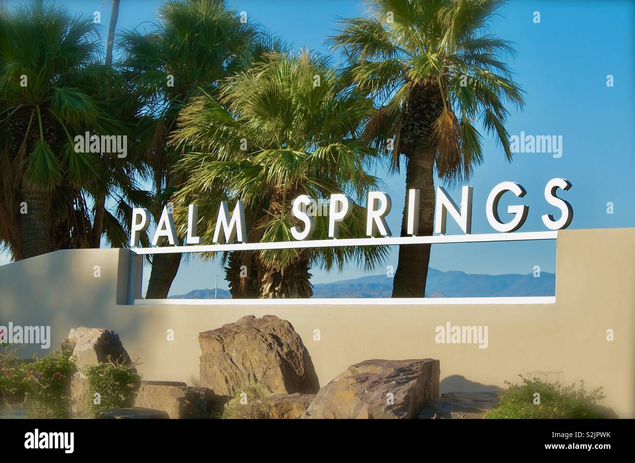 Palm springs desert sign hi-res stock photography and images - Alamy