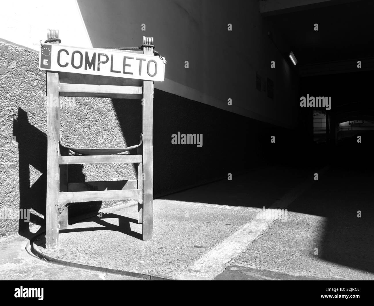 Car park full hi-res stock photography and images - Alamy