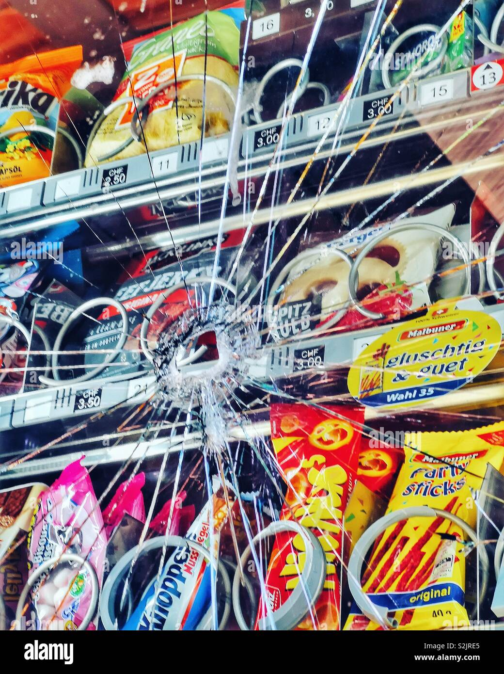 Smashed vending machine hi-res stock photography and images - Alamy