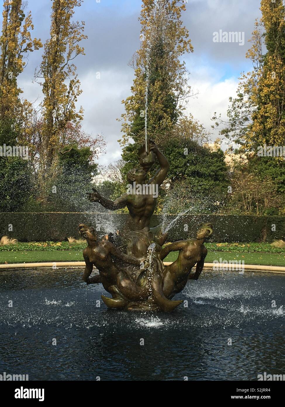 Statuesque hi-res stock photography and images - Alamy