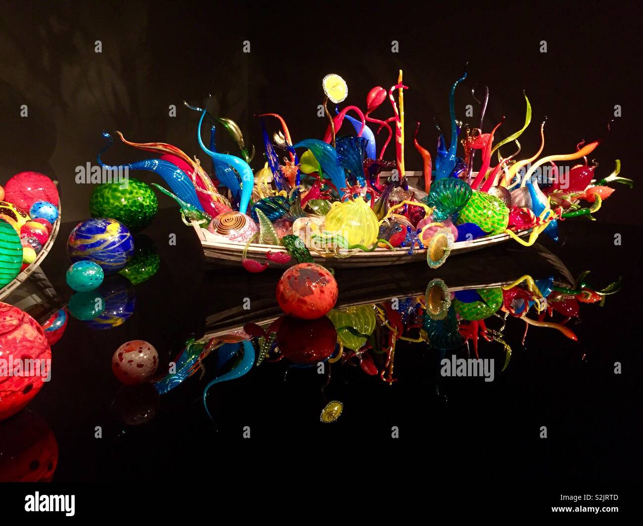 Dale chihuly glass boat hi-res stock photography and images - Alamy