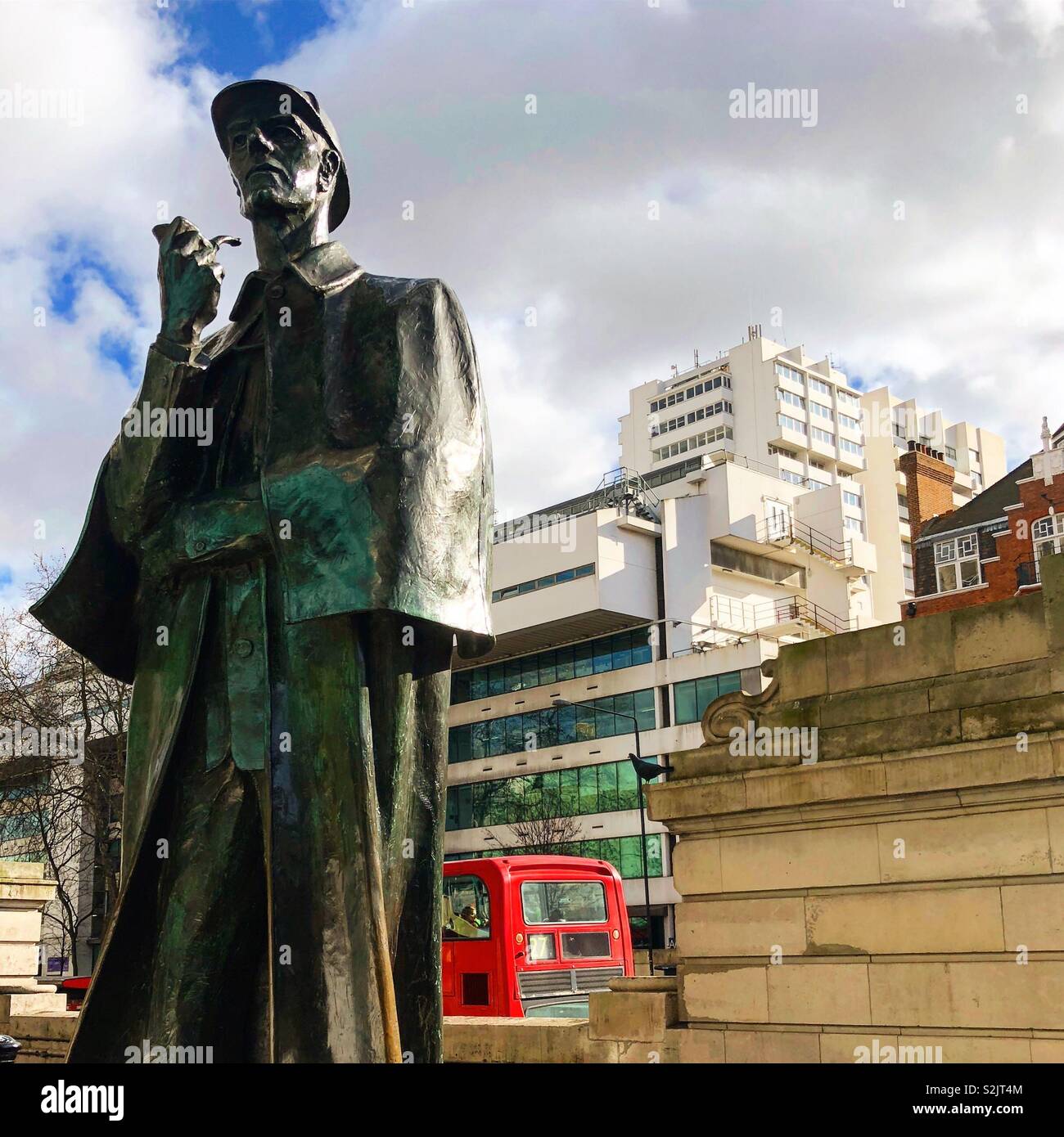 Sherlock holmes statue baker street hi-res stock photography and images ...