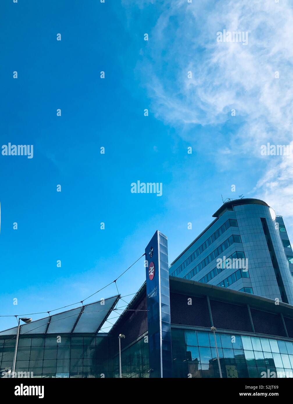 Front entrance of Piccadilly Train Station, Manchester Stock Photo - Alamy