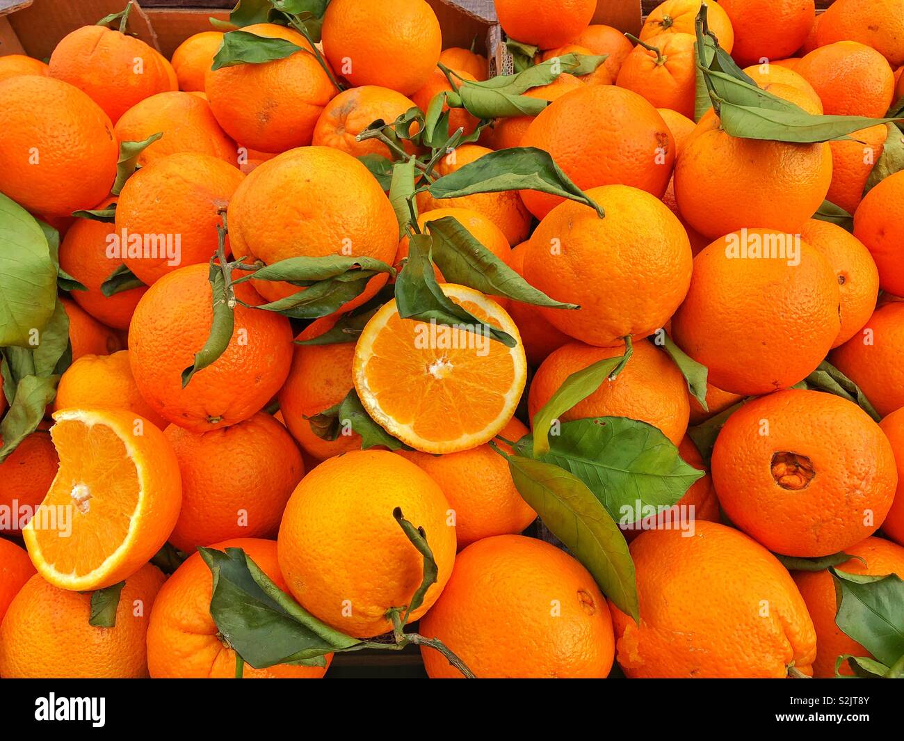 Oranges market hi-res stock photography and images - Alamy